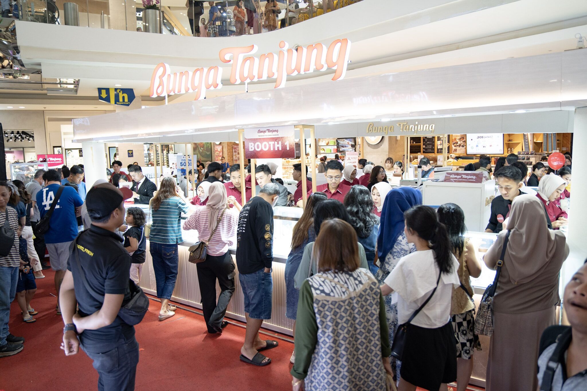 Bunga Tanjung – Trendsetter Emas Fashion